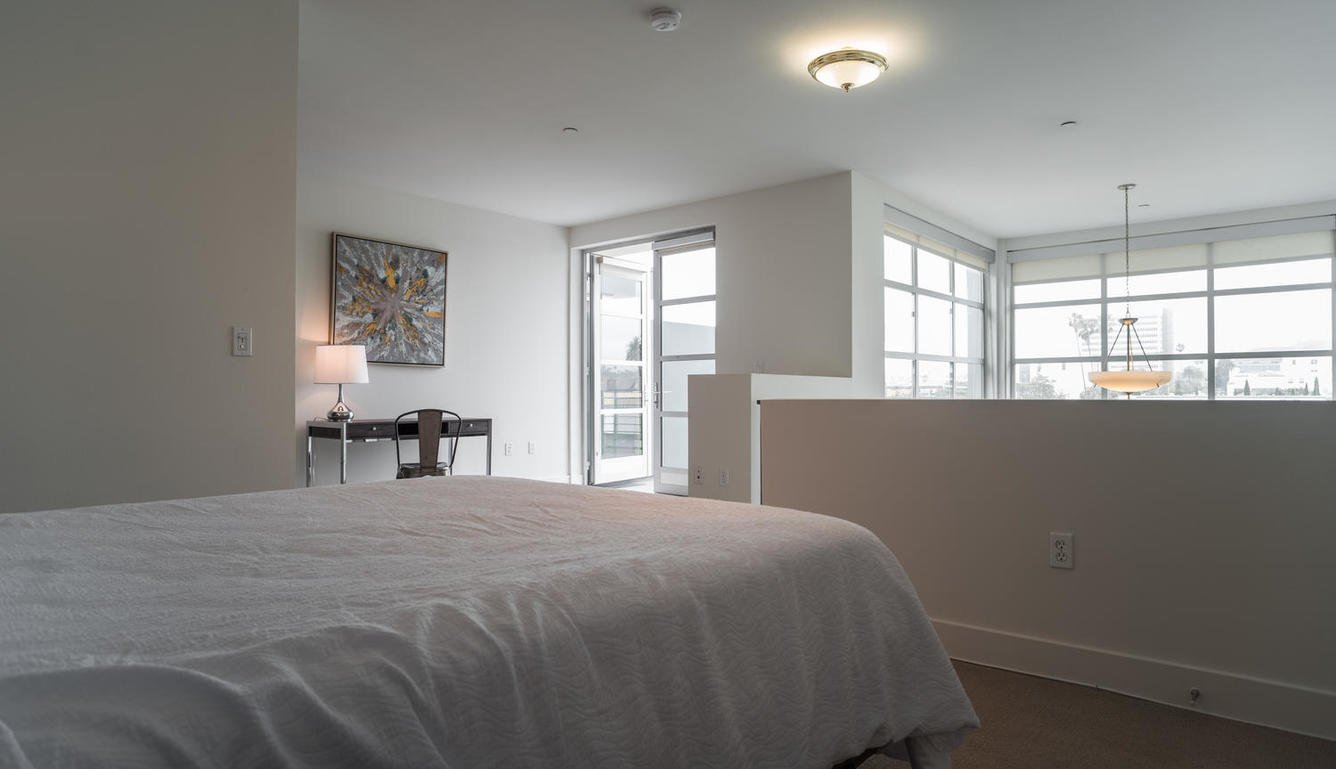 Bixby Santa Monica, CA | Studio & 1 Bedroom Loft Apartments for Rent