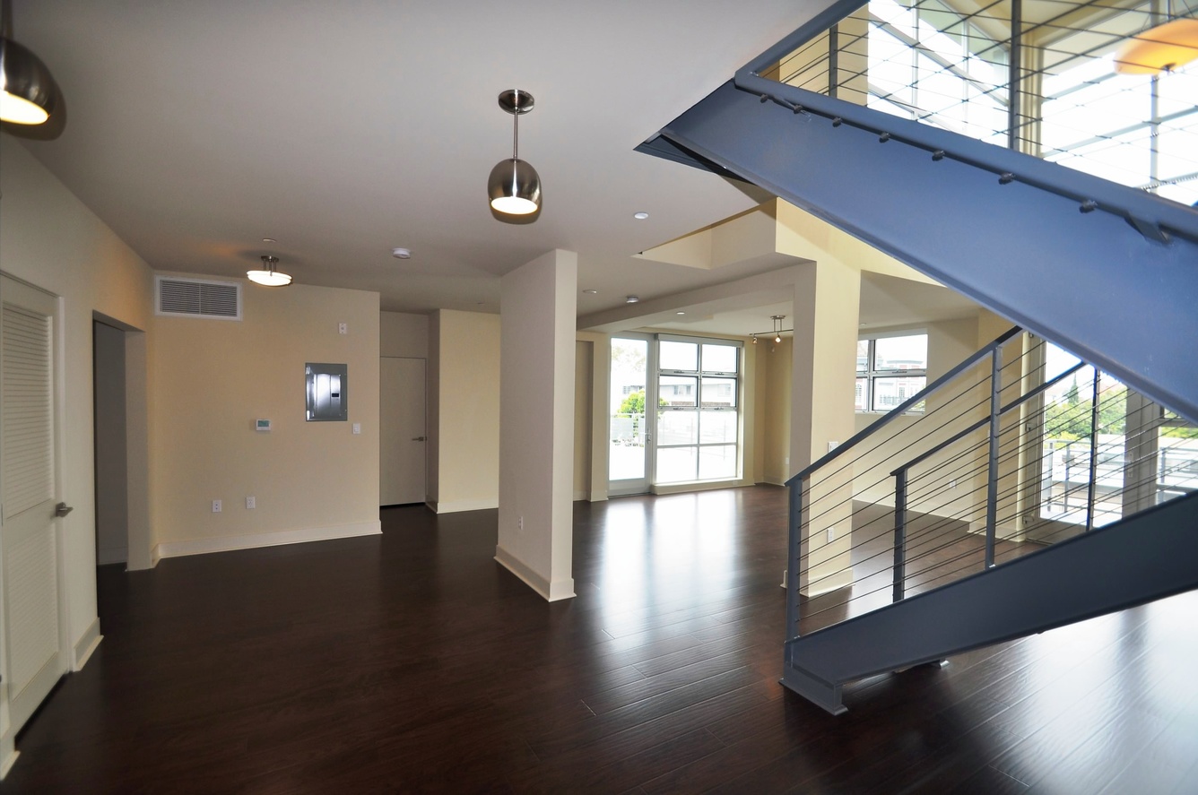 Bixby Santa Monica, CA | Studio & 1 Bedroom Loft Apartments for Rent