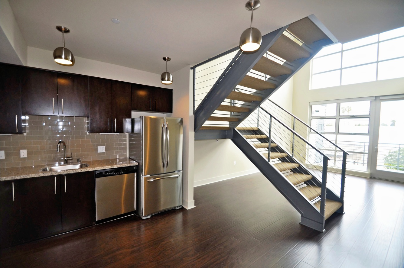 Bixby Santa Monica, CA | Studio & 1 Bedroom Loft Apartments for Rent