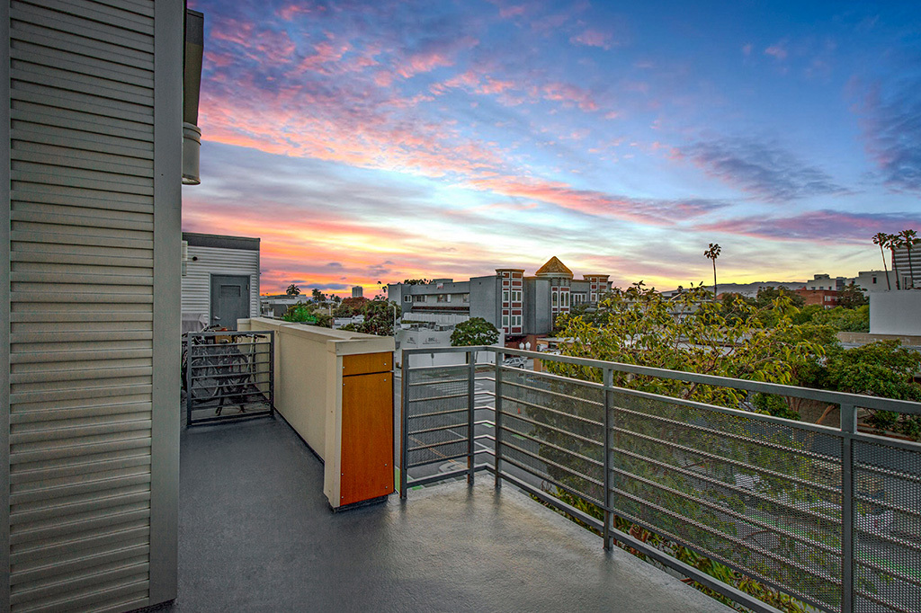 Bixby Santa Monica, CA | Studio & 1 Bedroom Loft Apartments for Rent