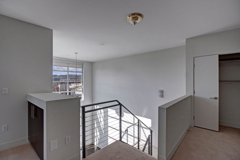 Bixby Santa Monica, CA | Studio & 1 Bedroom Loft Apartments for Rent