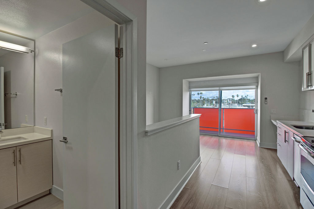 Bixby Santa Monica, CA | Studio & 1 Bedroom Loft Apartments for Rent